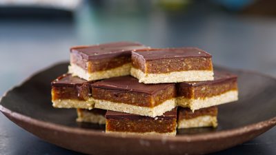 Raw Vegan Snickers Slice Recipe - Bondi Harevst